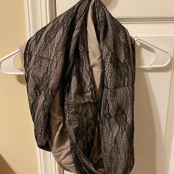 thirty-one | Accessories | Thirty One Infinity Scarf Jewell Midtown ...